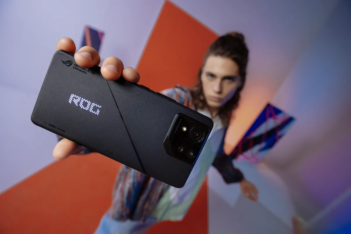 华硕推出ROG Phone 8系列，更轻薄，搭载人工智能为游戏手机注入新活力 |TePhone.com
